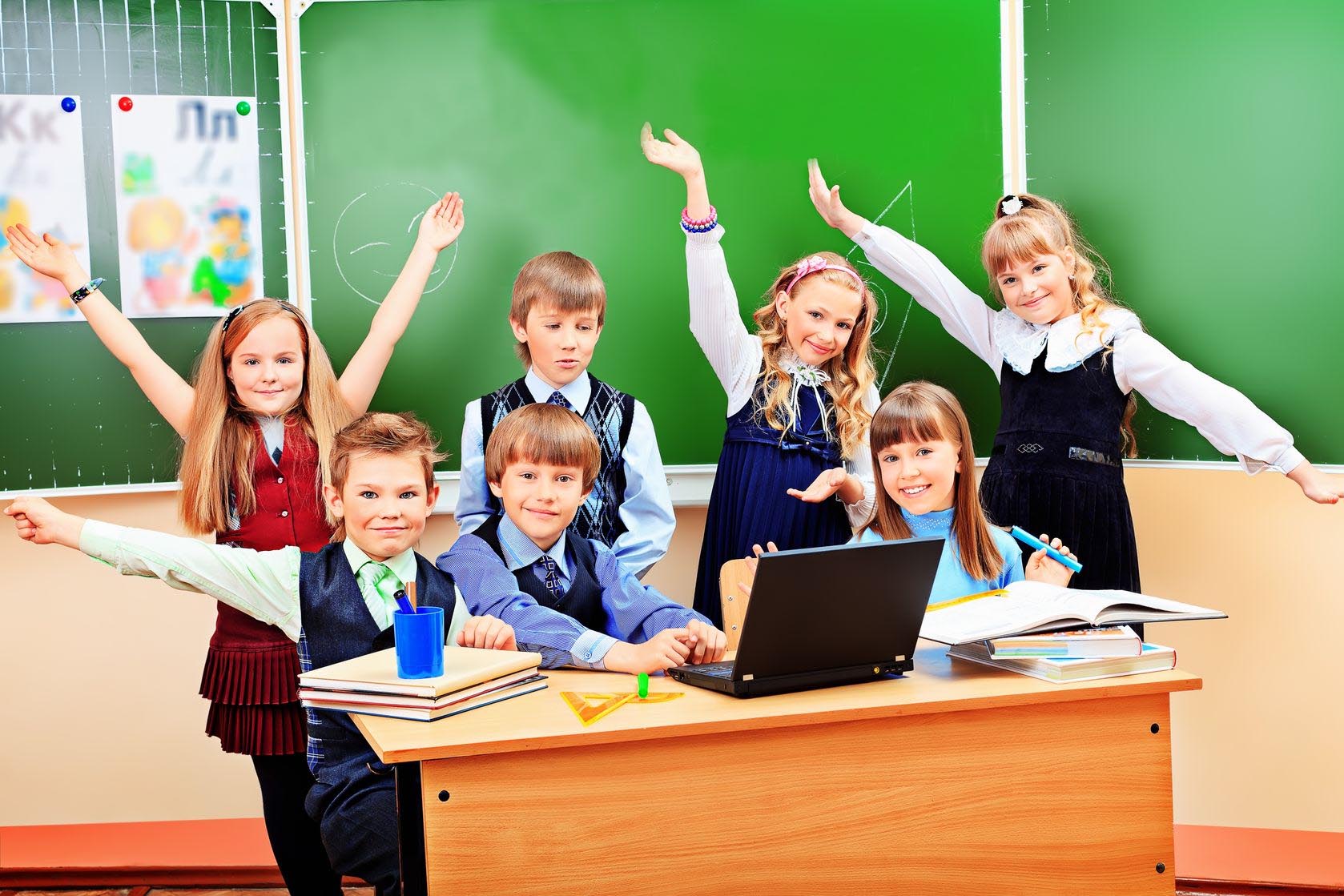 dzieci-szkola-klasa-laptop-nauka – Poradnia Psychologiczno – Pedagogiczna w Rawiczu